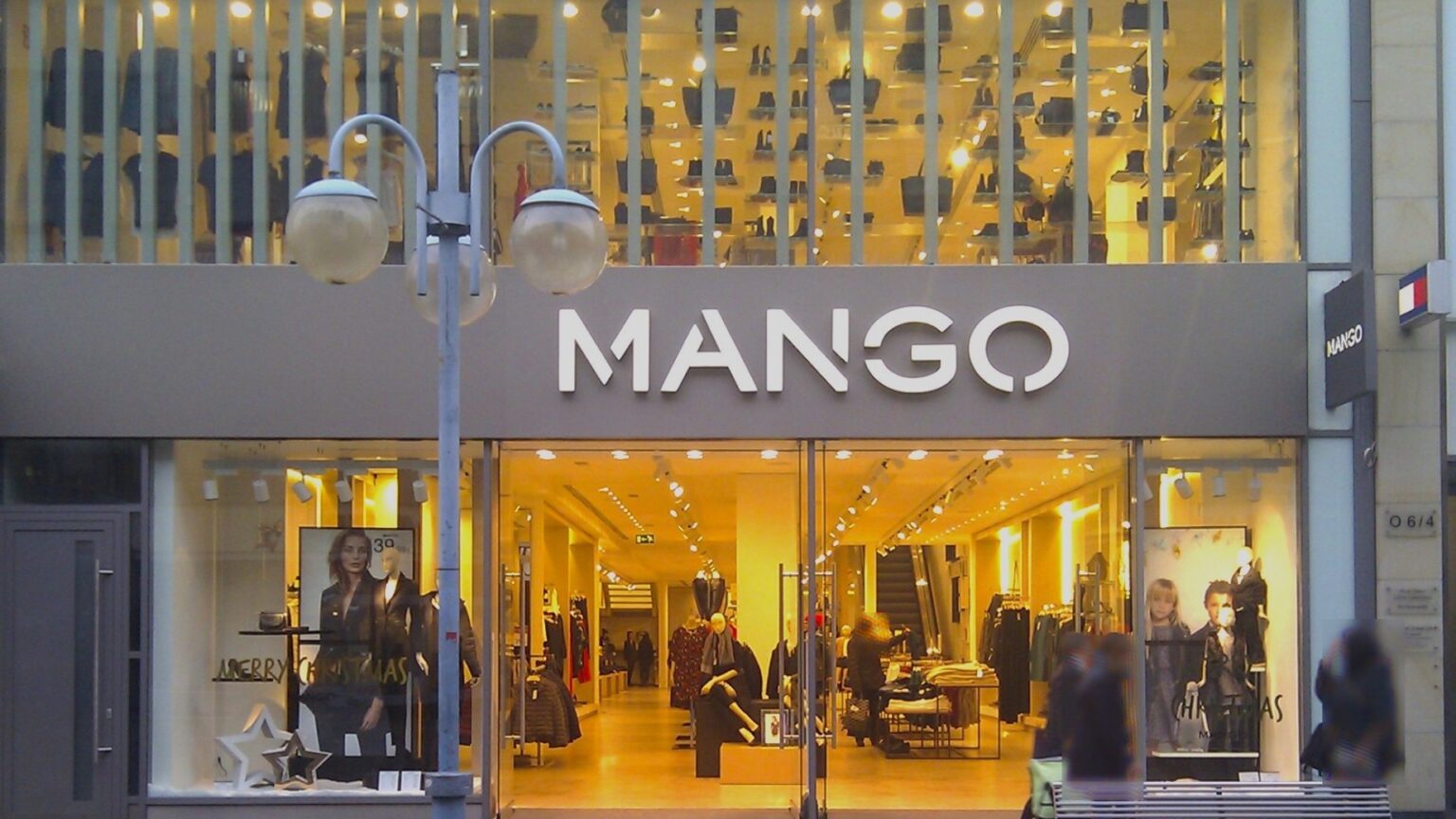 Fast fashion sì, ma di lusso: storia, successo e fatturato di Mango ...